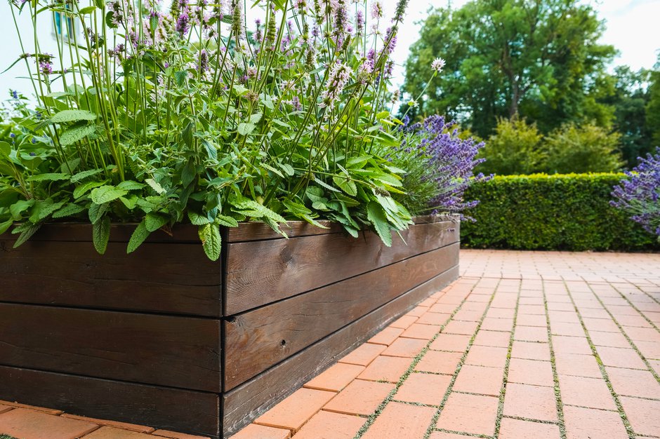 Comment bien choisir son pot de fleur en bois ? - Gamm vert