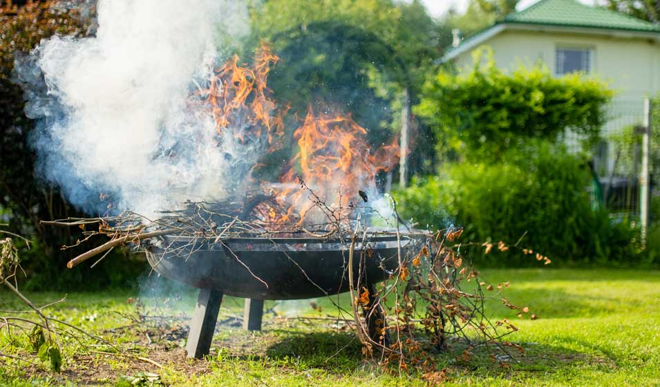 Comment se débarrasser de ses déchets verts sans les brûler ? - Jardiland