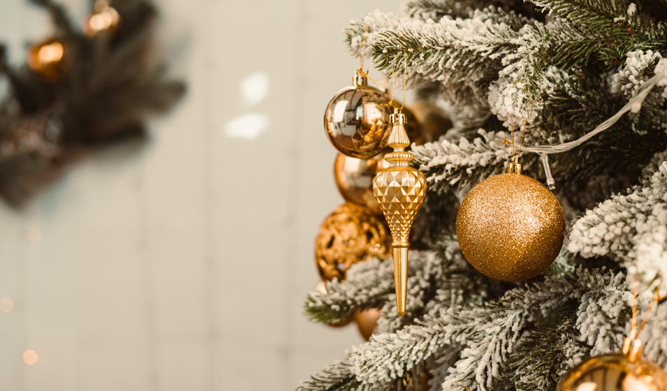 12 idées déco pour un sapin de Noël blanc et or - Jardiland