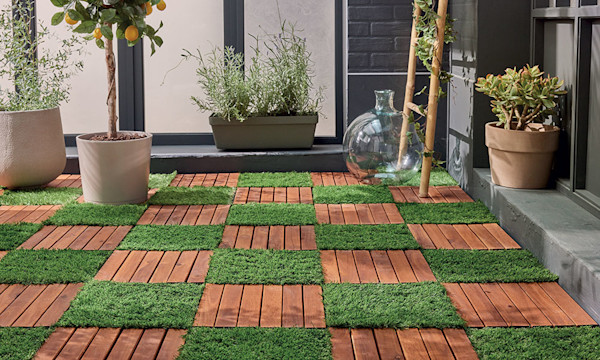 Comment habiller une terrasse de gazon synthétique et de bois ? - Gamm vert