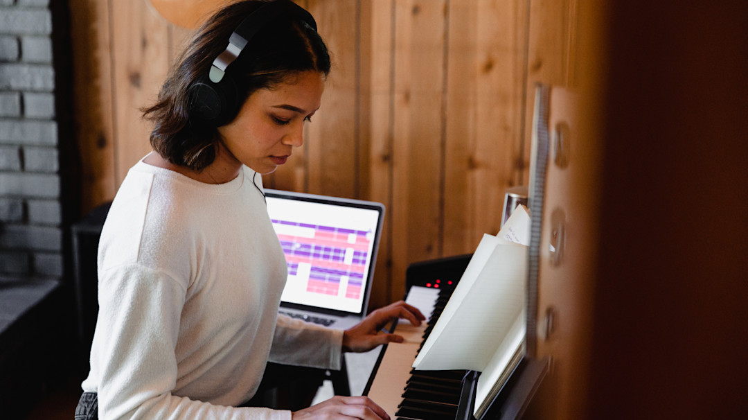 Songwriting Tips — How To Write Incredible Songs In Any Genre