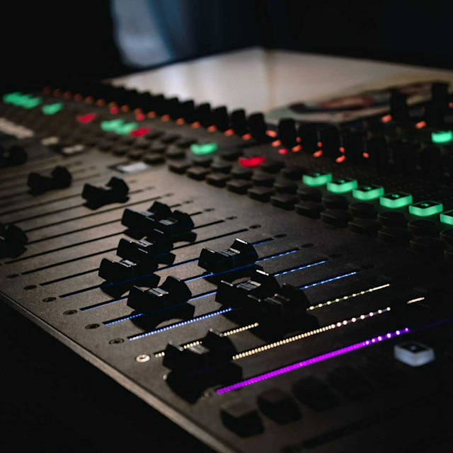 What To Look For in a Music Production Program in 2024