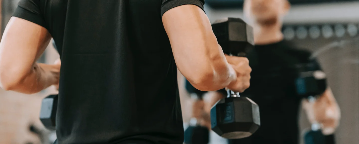 Snel sterke schouders: probeer deze oefeningen | SportCity