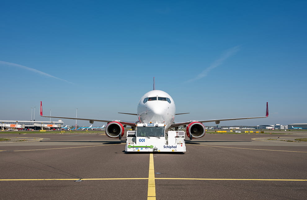 Schiphol | Sustainable taxiing: Taxibot trial