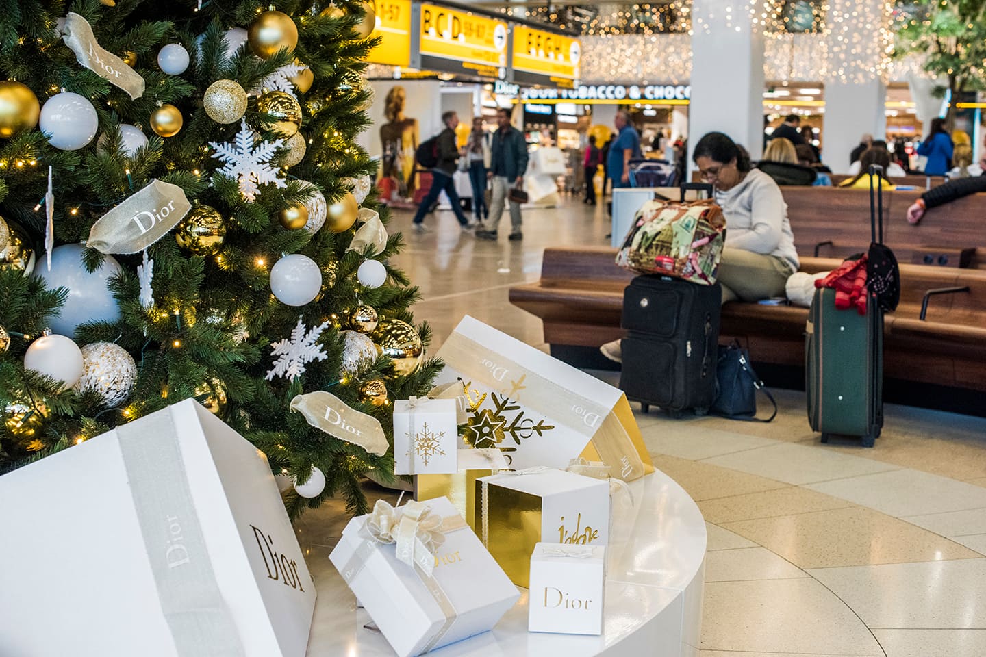Schiphol Advertising - Dior’s Christmas Campaign