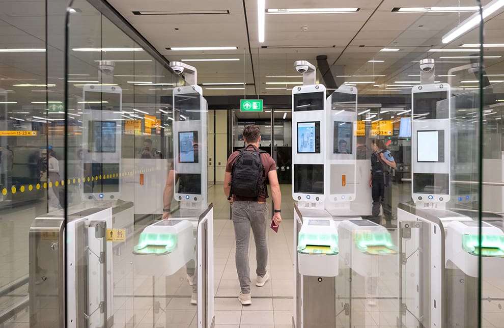 Schiphol | Get through passport control quickly