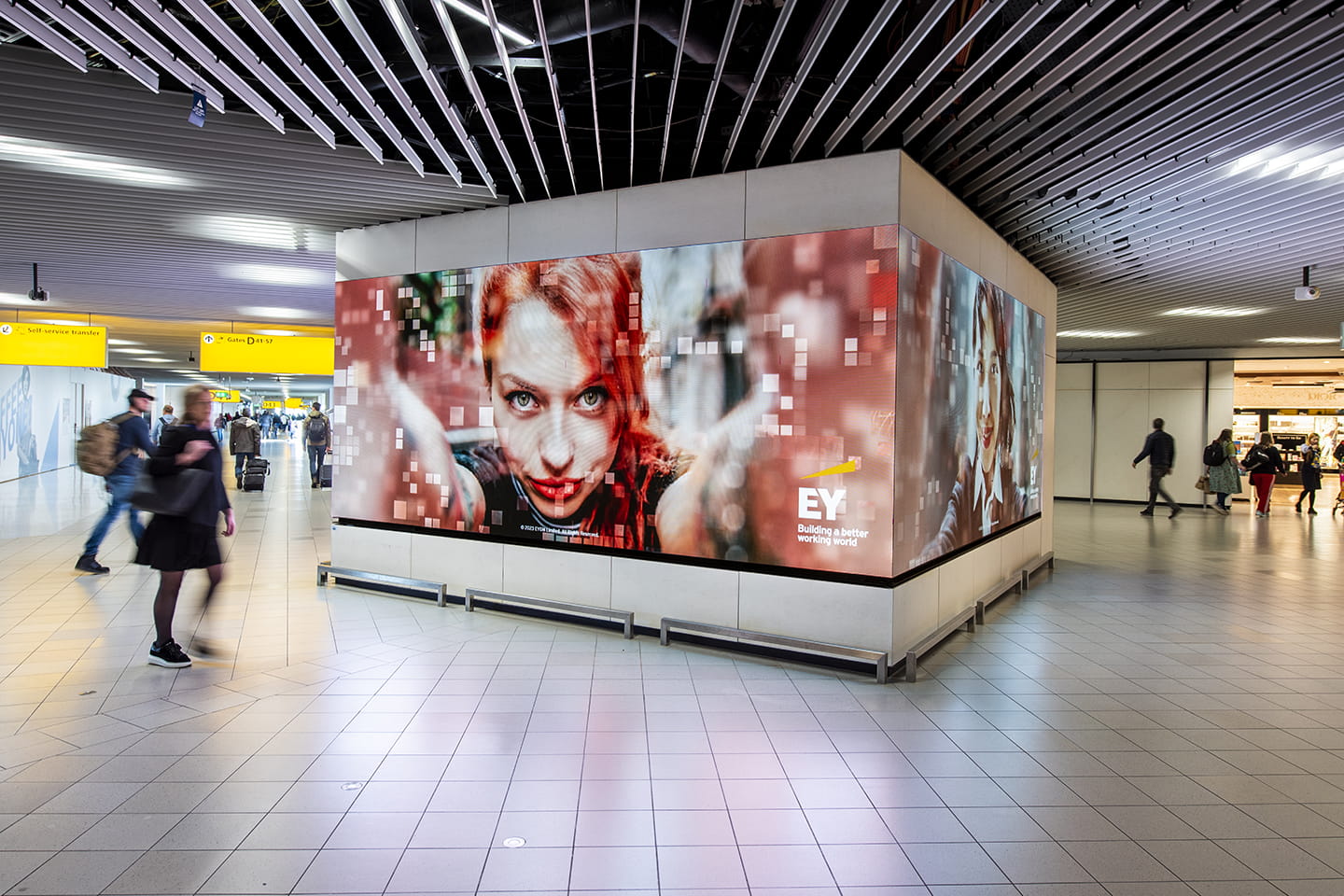 Schiphol Advertising | Products - Digital Out-of-Home