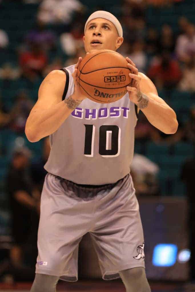 WHOA! Remember Mike Bibby? He's As JACKED As Ever At 40-Years-Old [PHOTO]