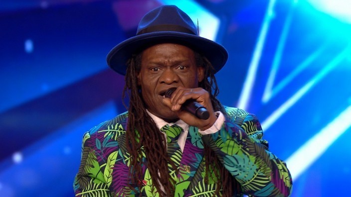 FIRST LOOK: Singer Derek celebrates the best of Isle of Wight | Britain ...