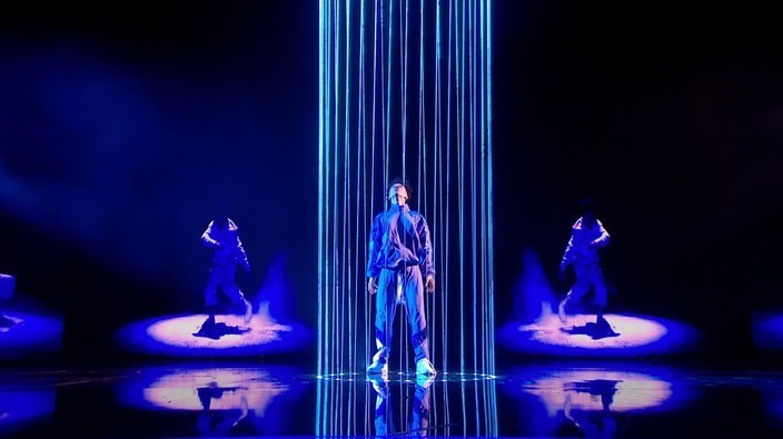 He’s got the moves: Sparks fly as Shameer Rayes hits the stage ...