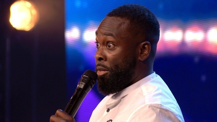 FIRST LOOK: Comedian Kojo Anim TAKES DOWN banks with hilarious joke ...