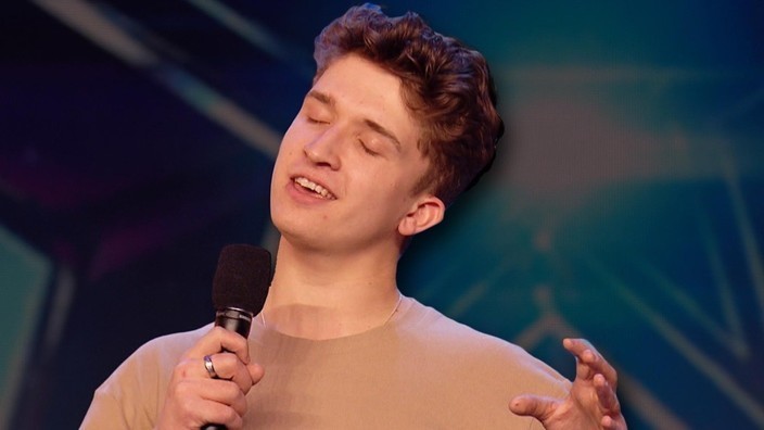 Aaron Frith gives TOXIC a whole new SWING! | Britain's Got Talent