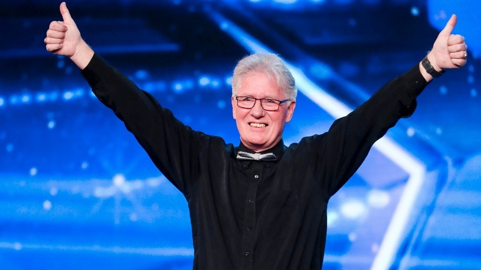 Hoop Guy John Parnell wants to get Amanda hula-hooping! | Britain's Got ...