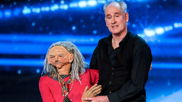Des Dillon and his puppet Peigi get their groove on | Britain's Got Talent