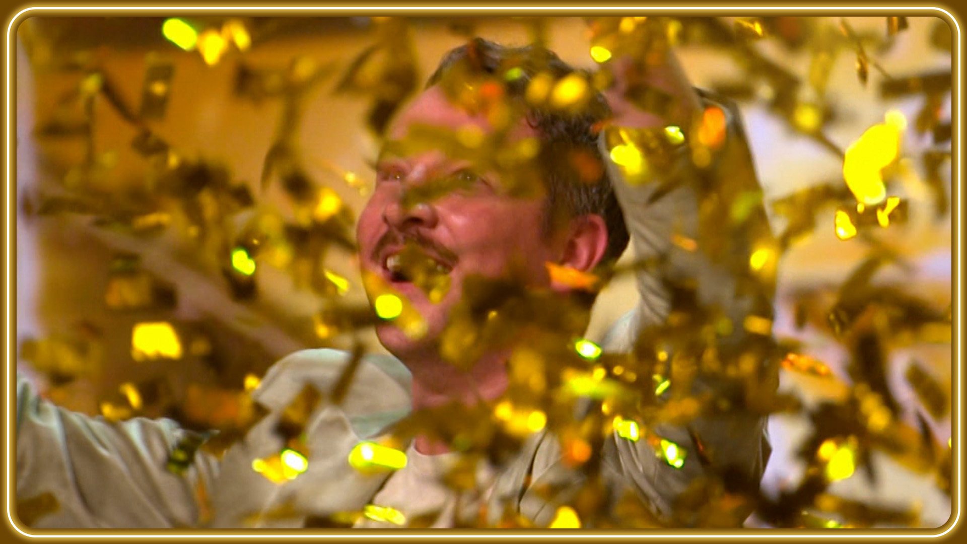 Audience member's SPONTANEOUS audition gets him a GOLDEN BUZZER ...