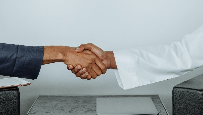 Effective Ways to Deal With Upset Customers - APOLLO Insurance