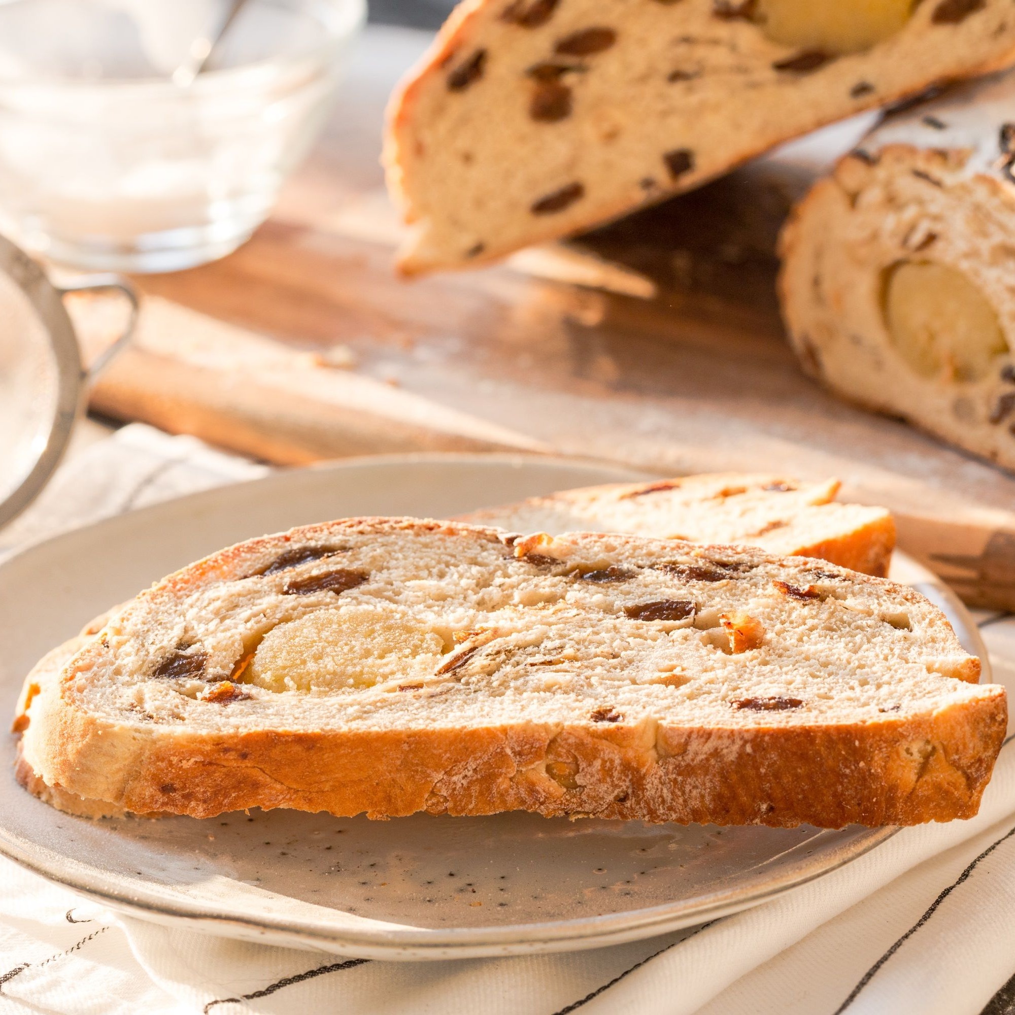 Paasbrood met amandelspijs | Bakken.nl