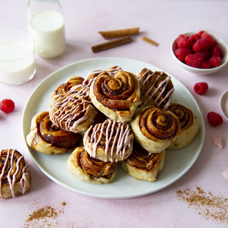 Cinnamon rolls met framboos | Bakken.nl