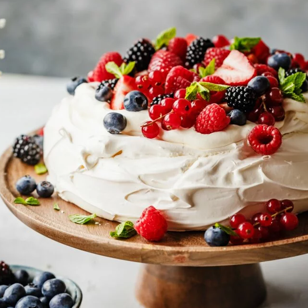 Pavlova met rood fruit | Bakken.nl
