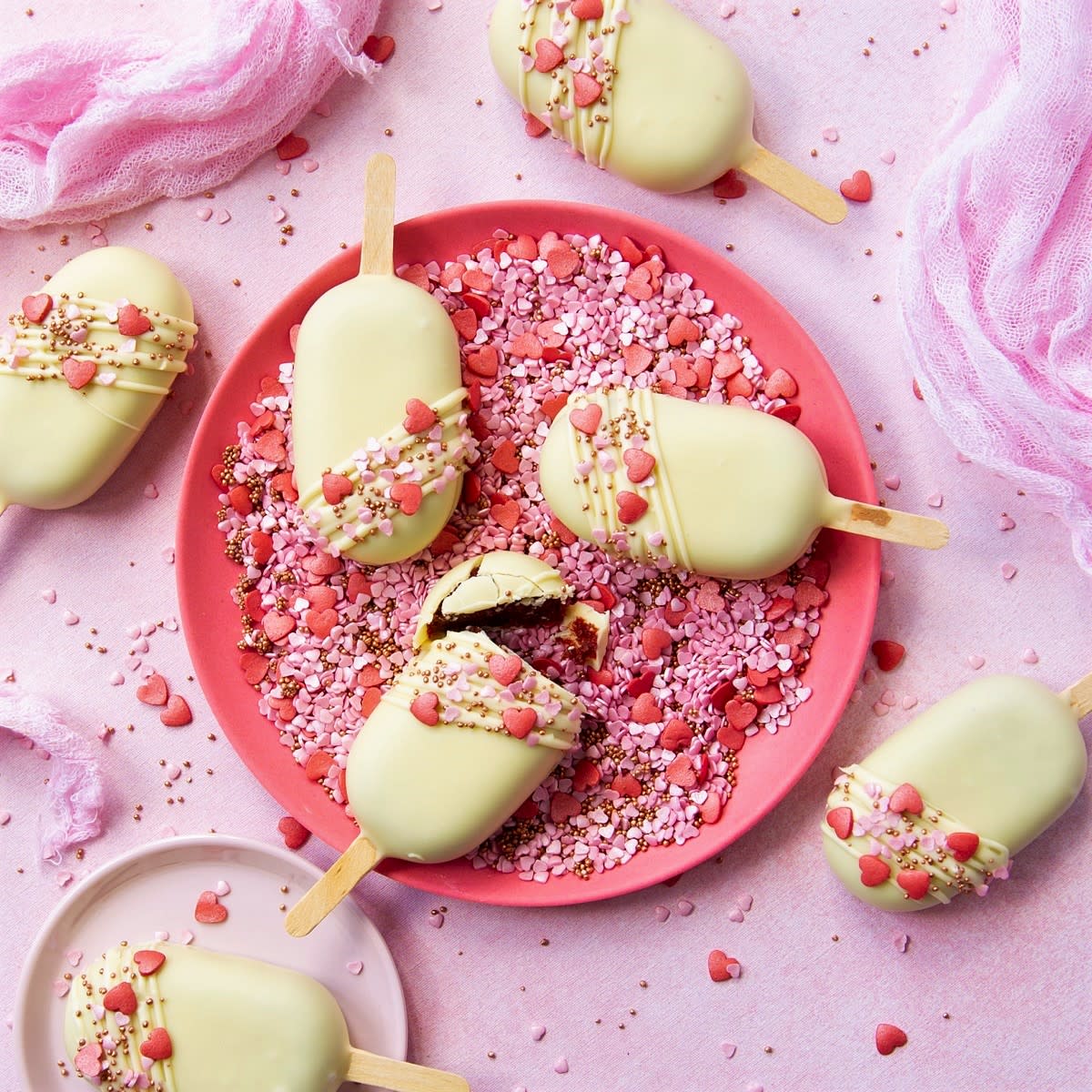 Cake popsicles red velvet | Bakken.nl