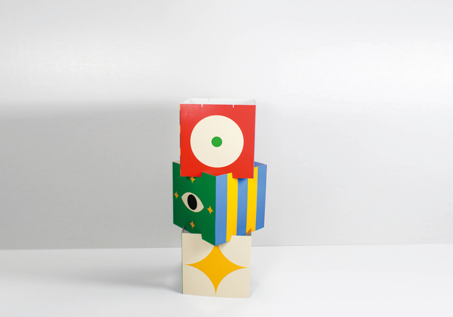 Tótem apilable de cartón - Cubos o prismas personalizados