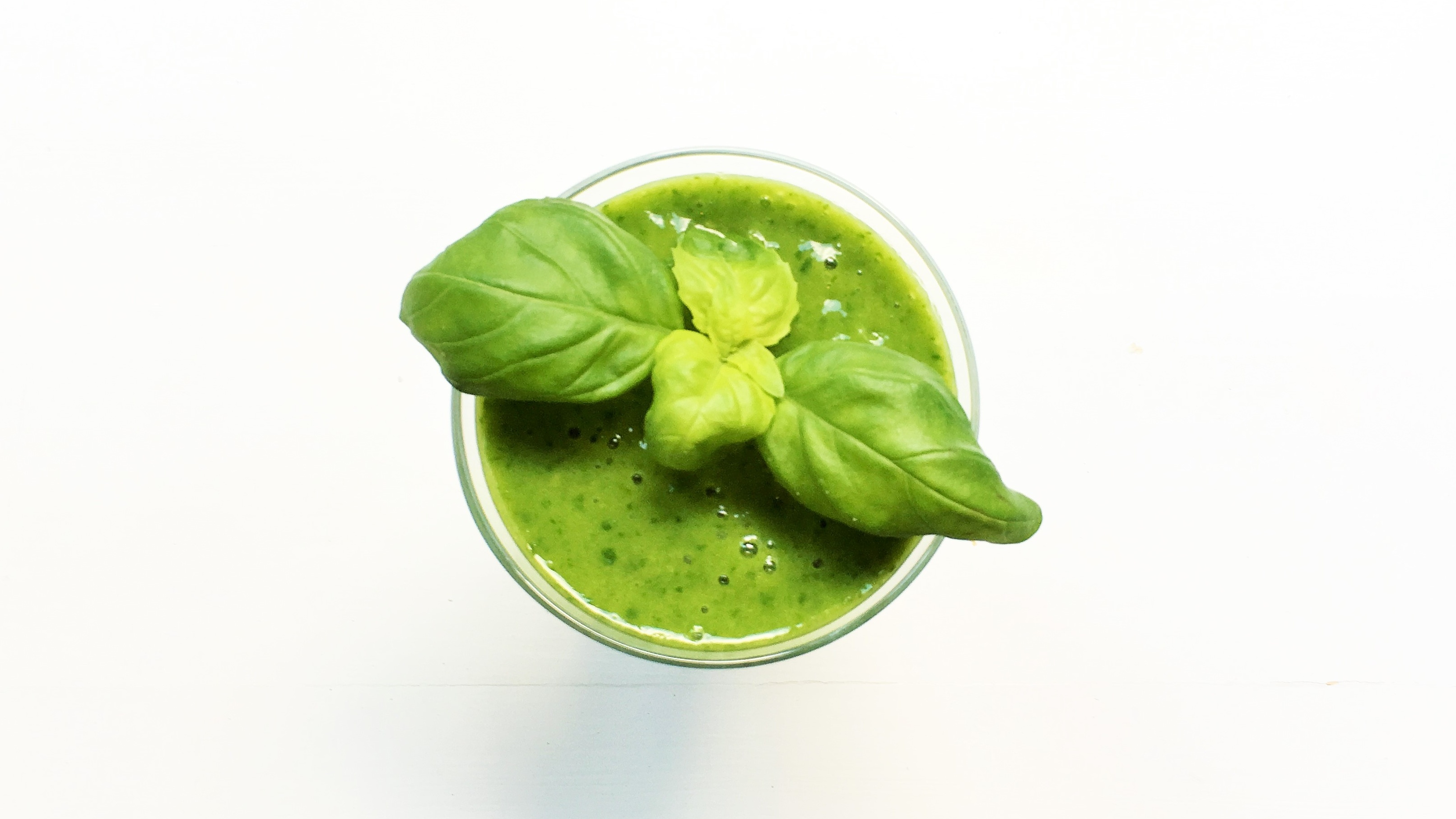 Mango-pinaatti-basilika-smoothie - Elixia - ELIXIA
