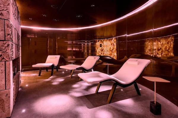 How does a quartz spa treatment bed takes crystal healing to a whole ...