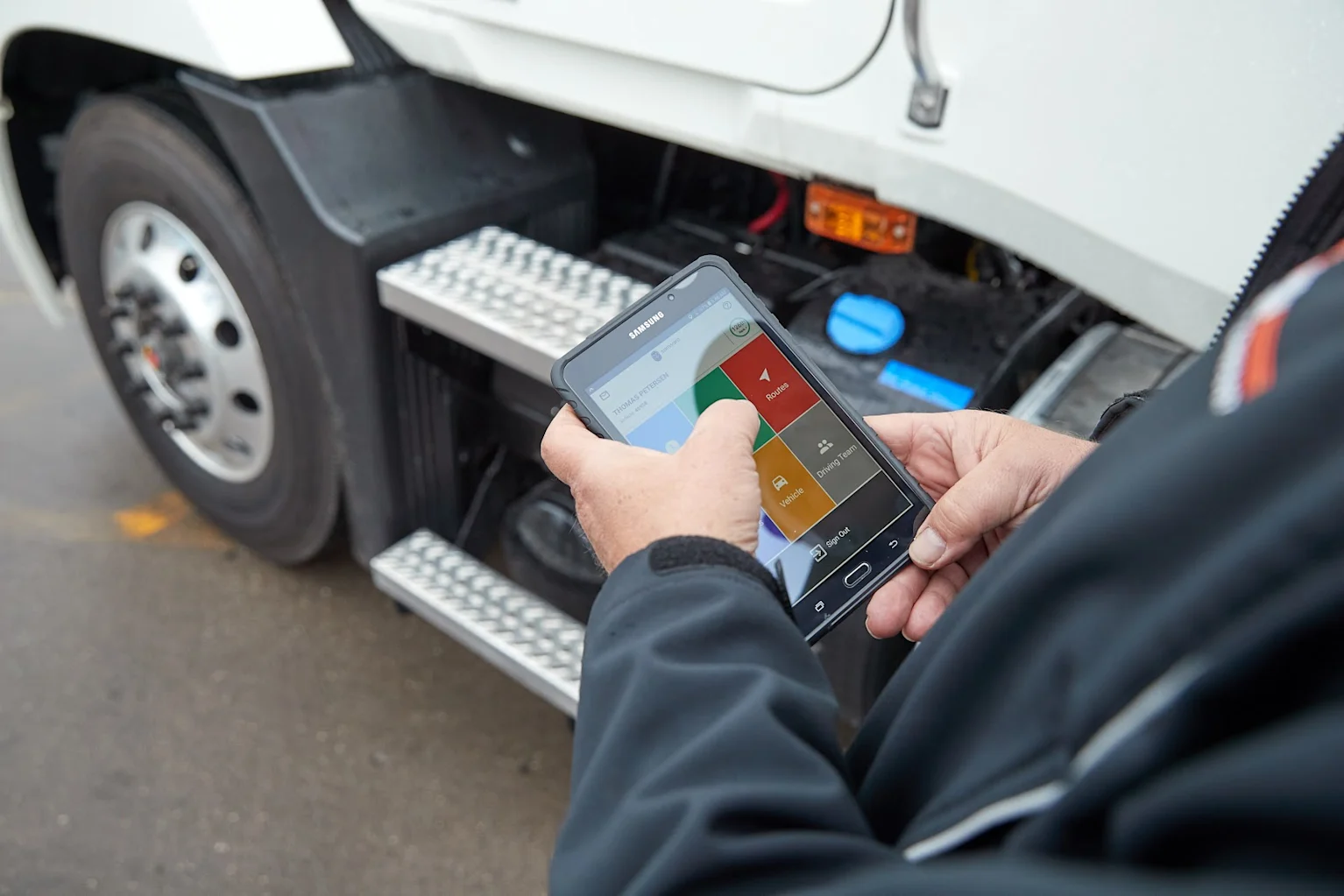 Submit Driver Vehicle Inspection Report (DVIR) On-the-Go | Try Samsara ...
