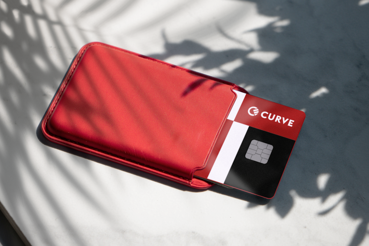 How does a Curve card work?