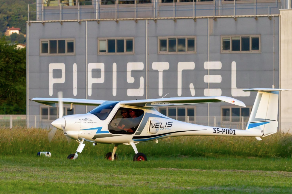 First and only certified electric plane in the world arrives in Canada ...