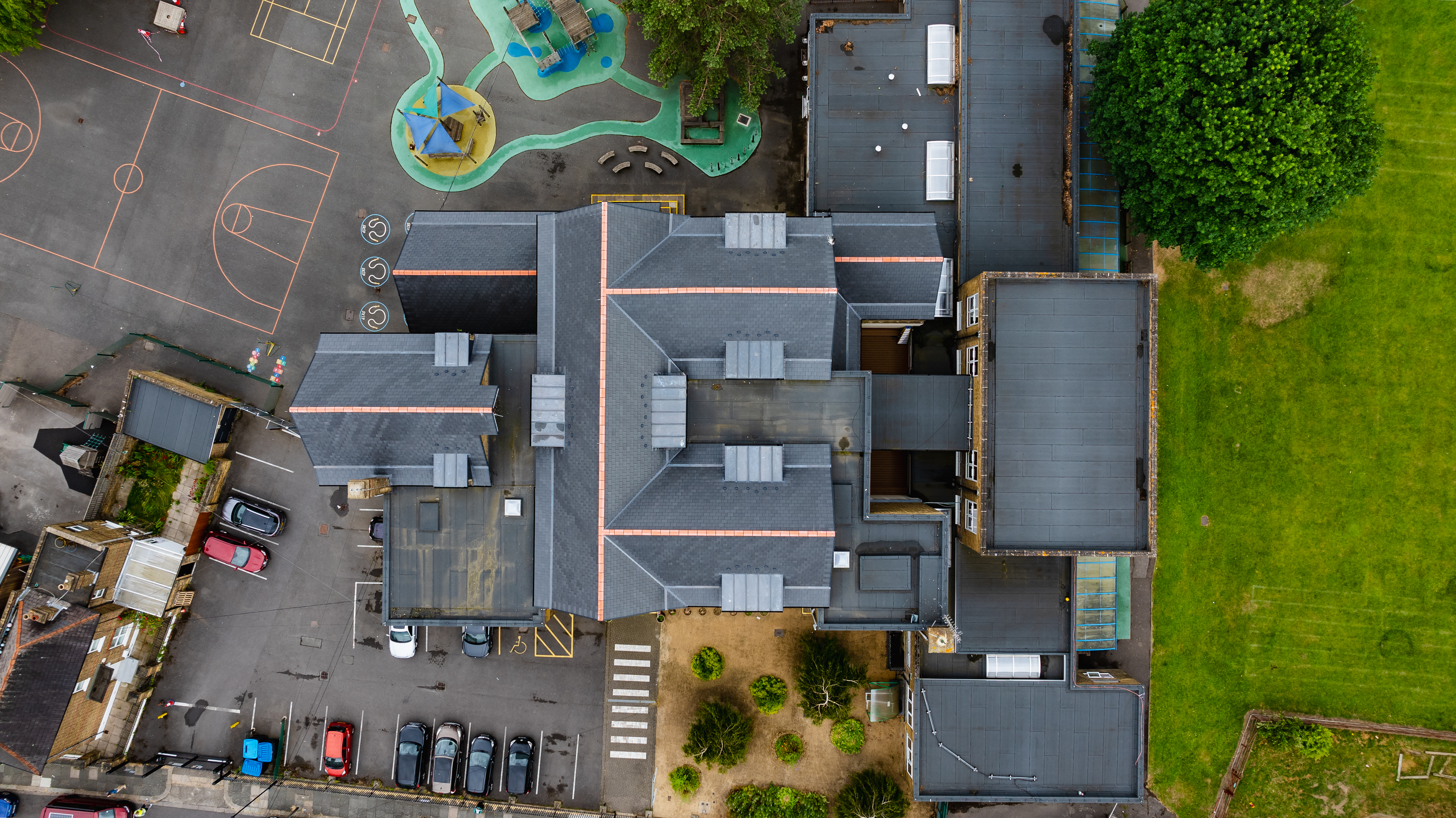 Sensitively re-roofing Houndsfield Primary School