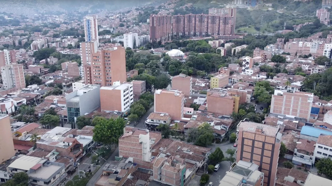 Conoce las razones para comprar una casa en el barrio Calasanz | La Haus
