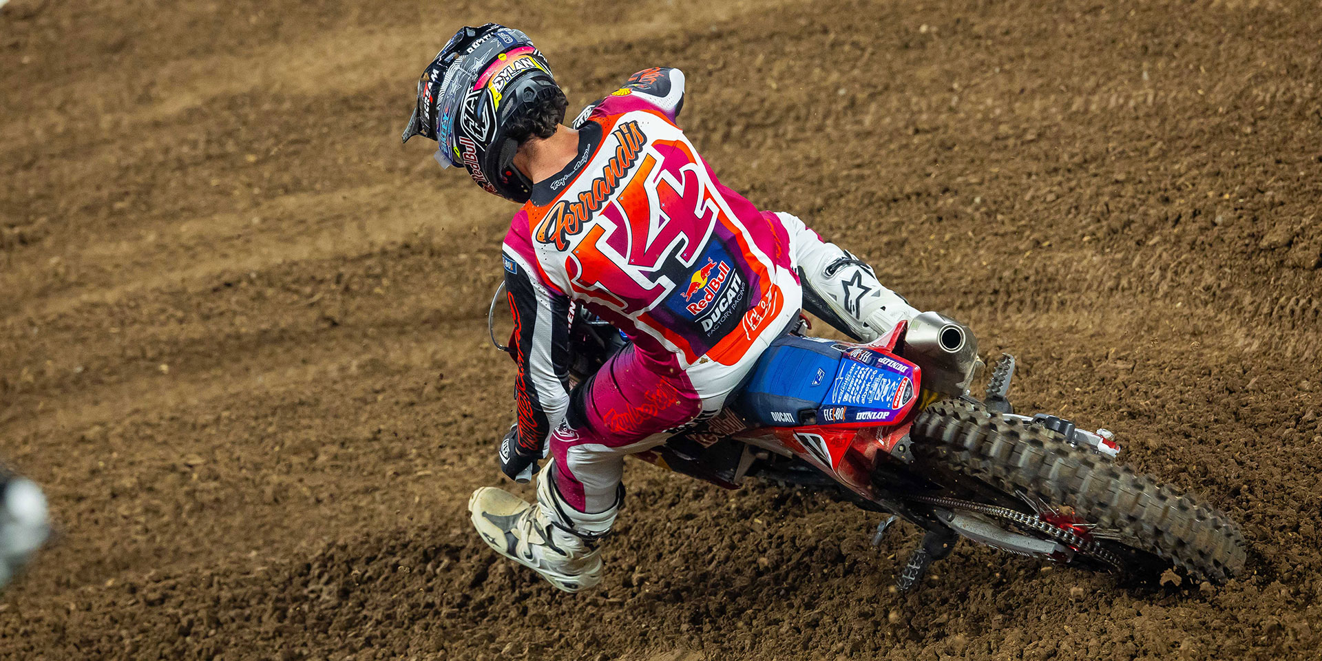 Dylan Ferrandis de Troy Lee Designs Red Bull Ducati Factory Racing se ...