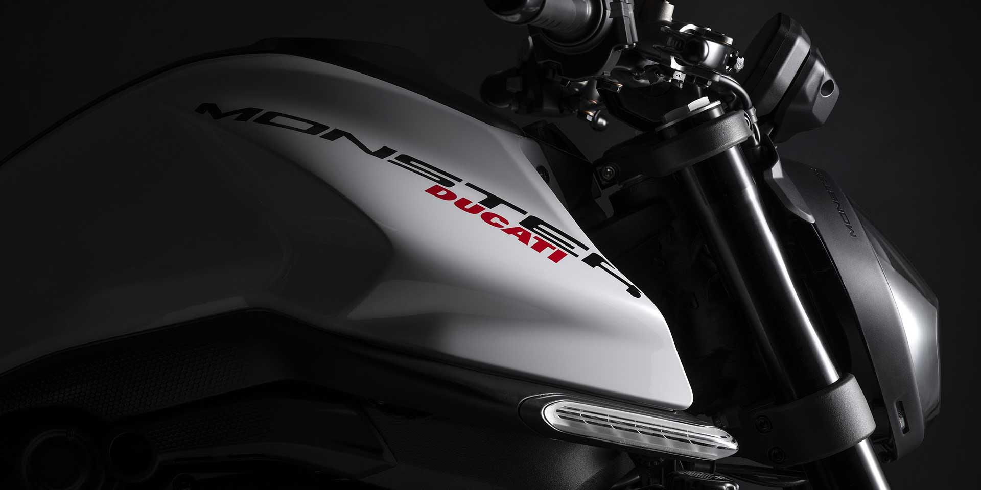 Aún Más Estilo para Monster Plus con el nuevo color Iceberg White