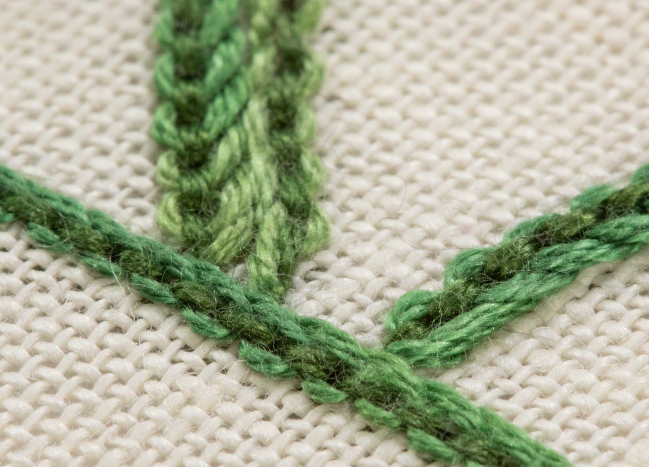 A Stitch in Time: Pekinese and Chinese Knot Stitches | PieceWork