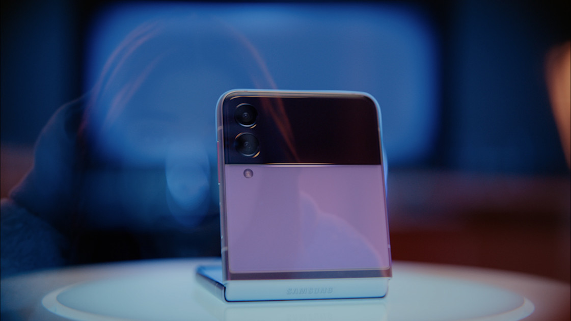 Samsung: Holiday opens up with Galaxy | Wieden+Kennedy