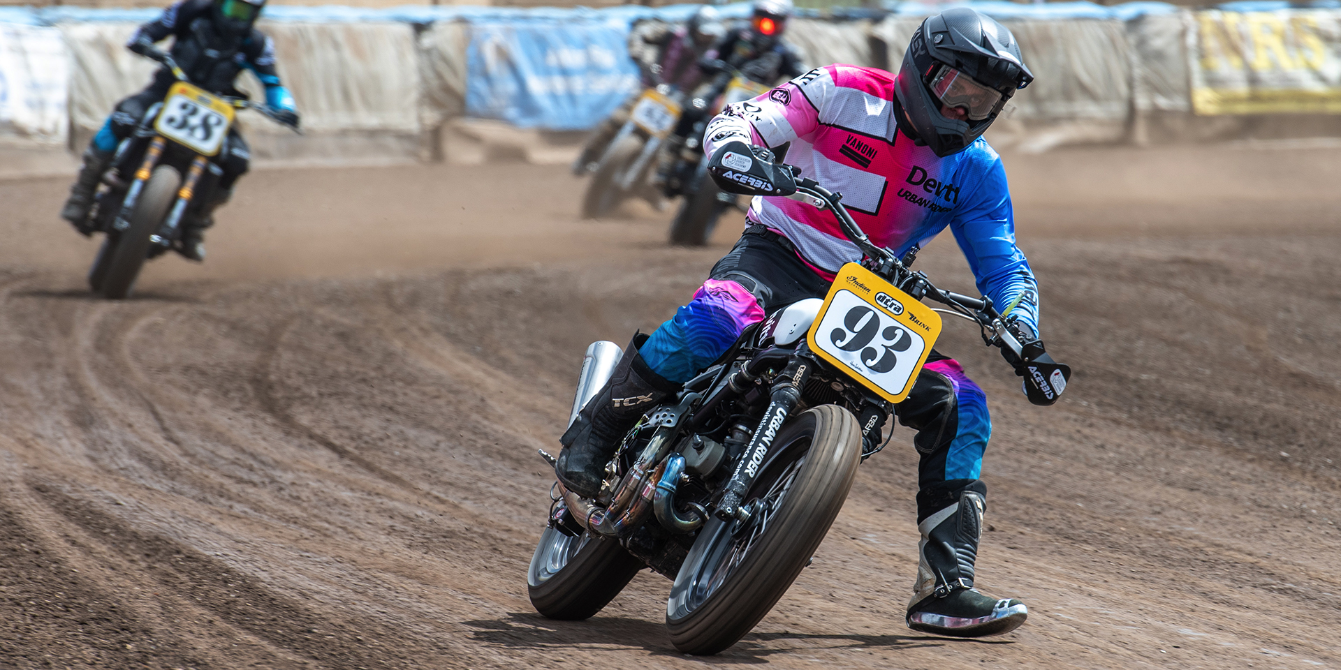 Jack Bell takes the overall win at Kings Lynn to extend his Hooligans ...