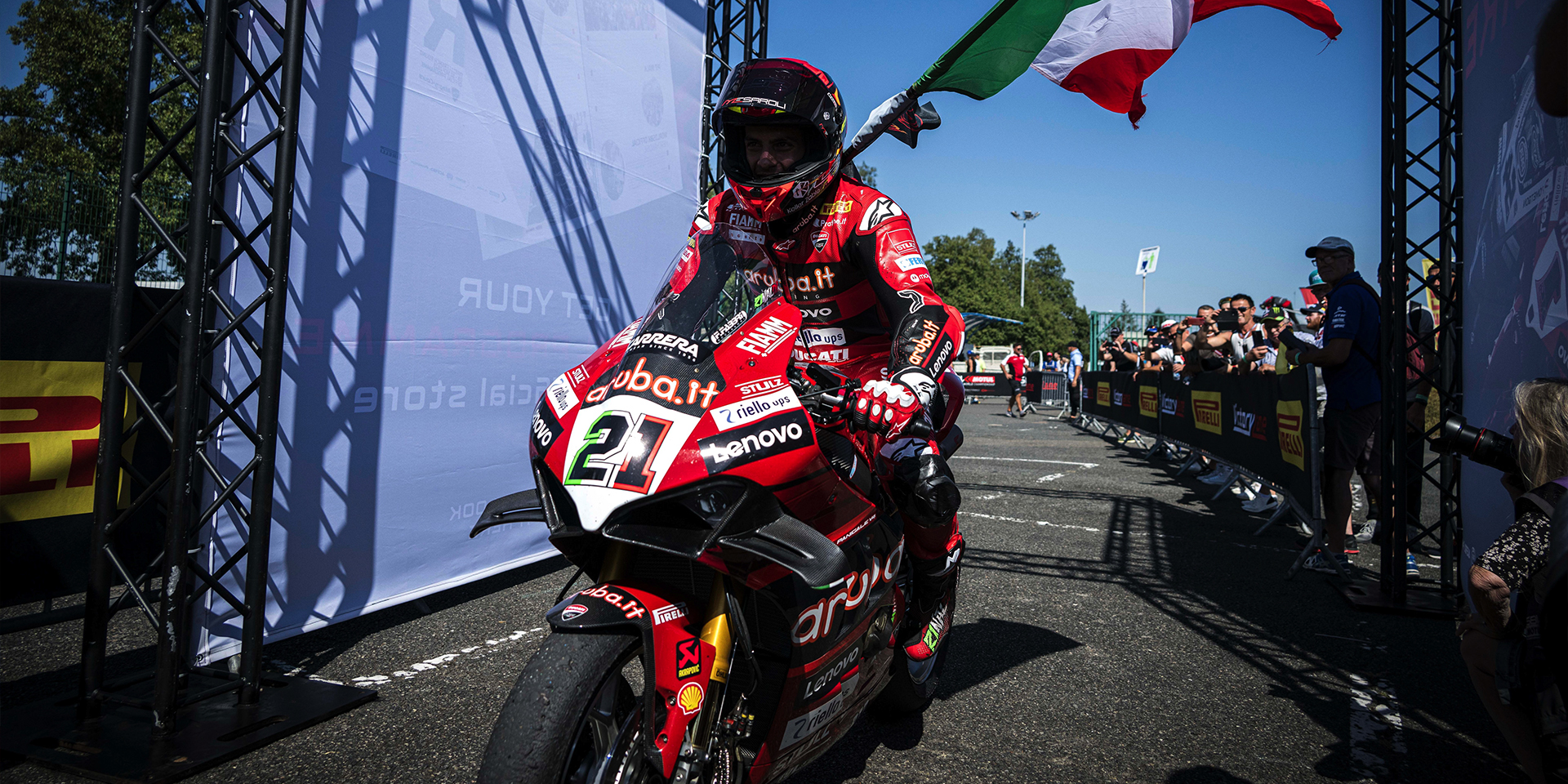 Great race by Rinaldi who ends second after leading for 9 laps ...