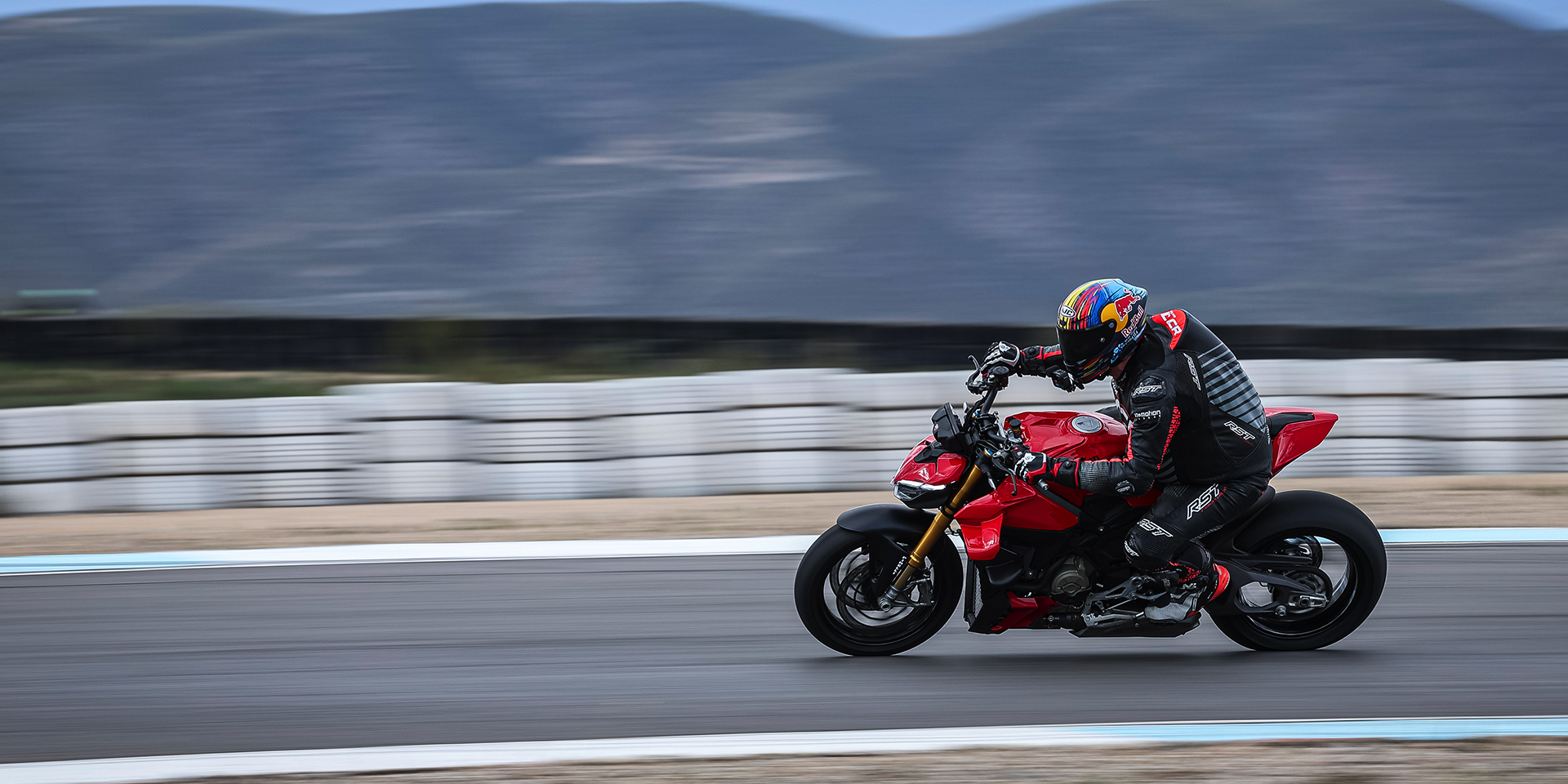 Lamb Chop Rides reviews the new Ducati Streetfighter V4 S