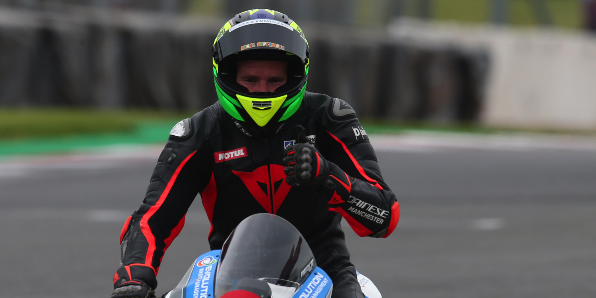 Sean Neary wins a 5-lap Race 1 sprint at Donington Park
