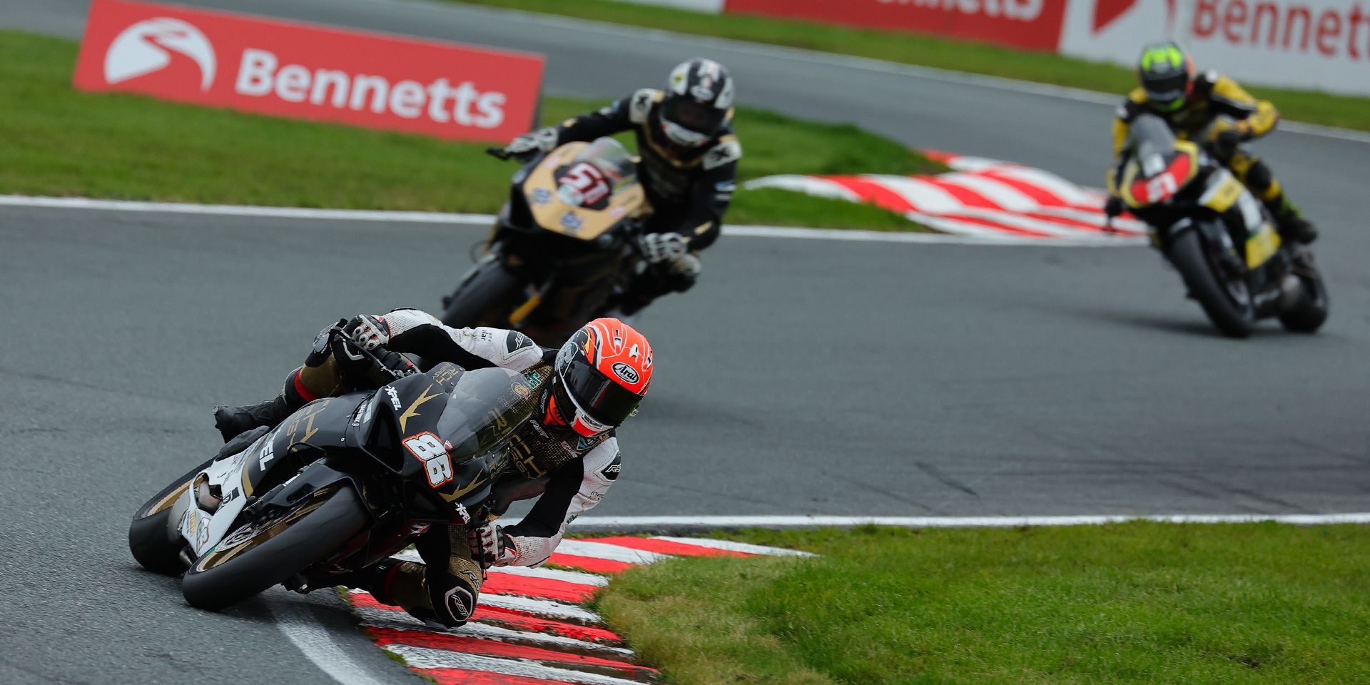 Shoubridge doubles up at Oulton to place one hand on the Ducati Cup title