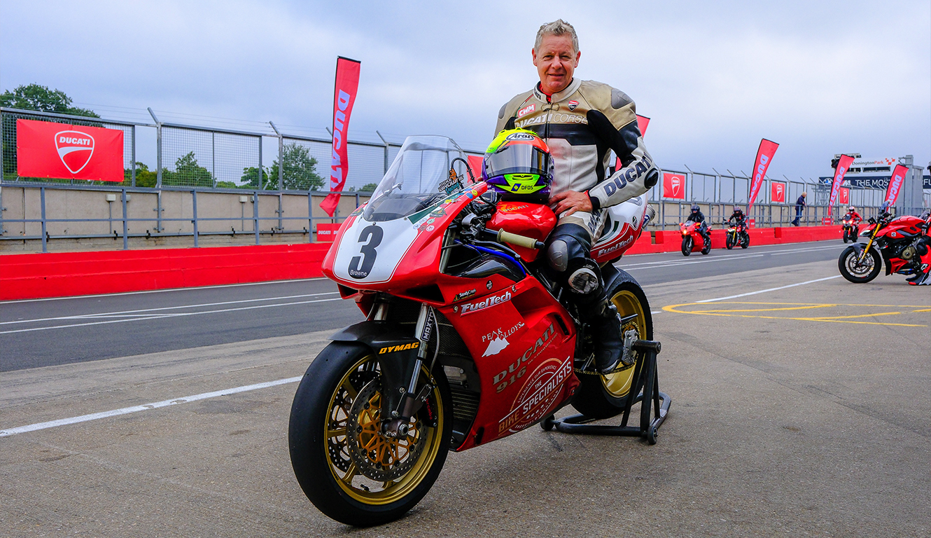 Chris Walker rides Key Racing’s Manx TT winning Ducati 916 at Donington ...