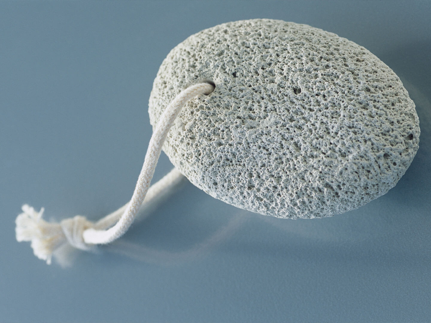 How to Use a Pumice Stone, According to an Expert | IPSY