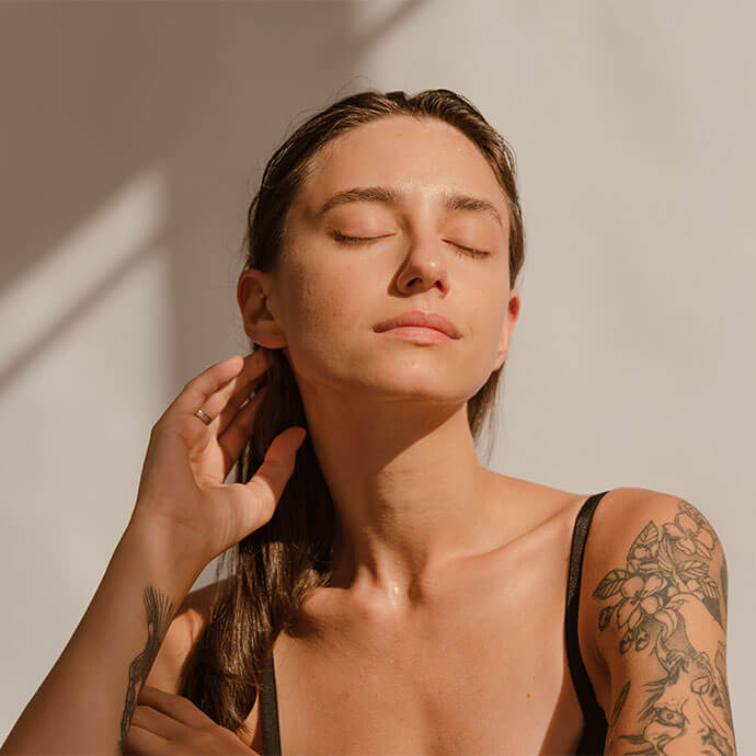 The Right Way to Hide a Tattoo With Makeup, According to Expert Makeup ...