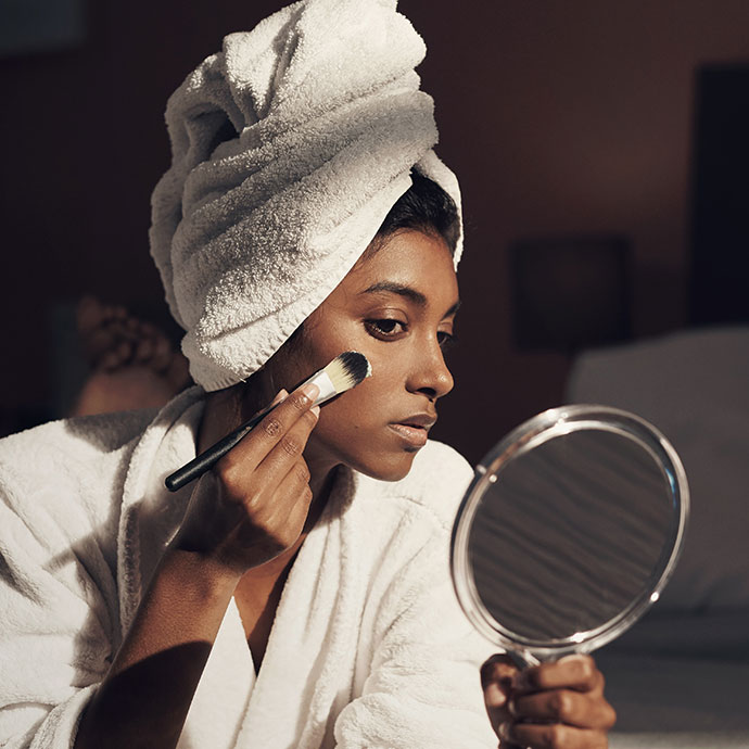 How to Apply Foundation With a Brush: Expert Tips for a Flawless Finish ...