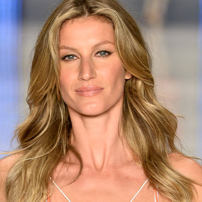 3 Hairstylist-Approved Ways to Get Wavy Hair at Home