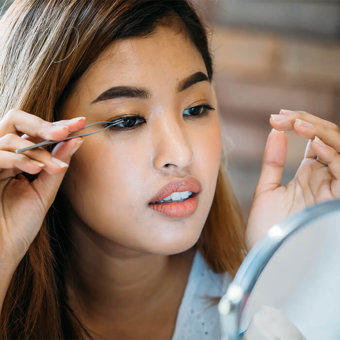 How to Apply False Eyelashes: An Easy Step by Step Guide