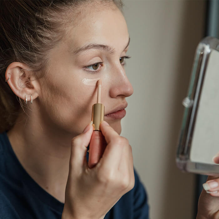 8 Best Concealers for Covering Redness: Green Concealers From Experts