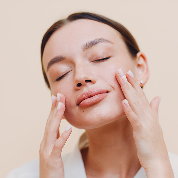 12 Best Cleansing Oils From Expert 2024