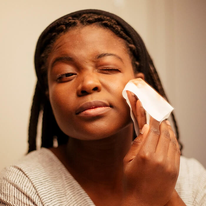 How to Remove Makeup Without Makeup Remover: 4 Expert Tips
